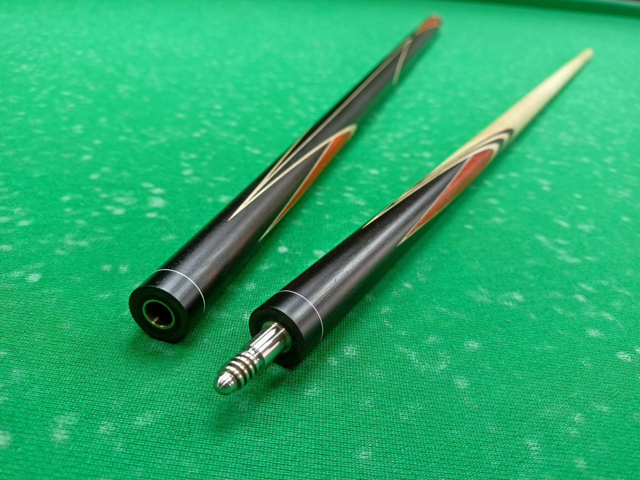 Billiard Cue Parrot (Black Hornbeam/Padauk/Lemon wood) | Amaze Cues
