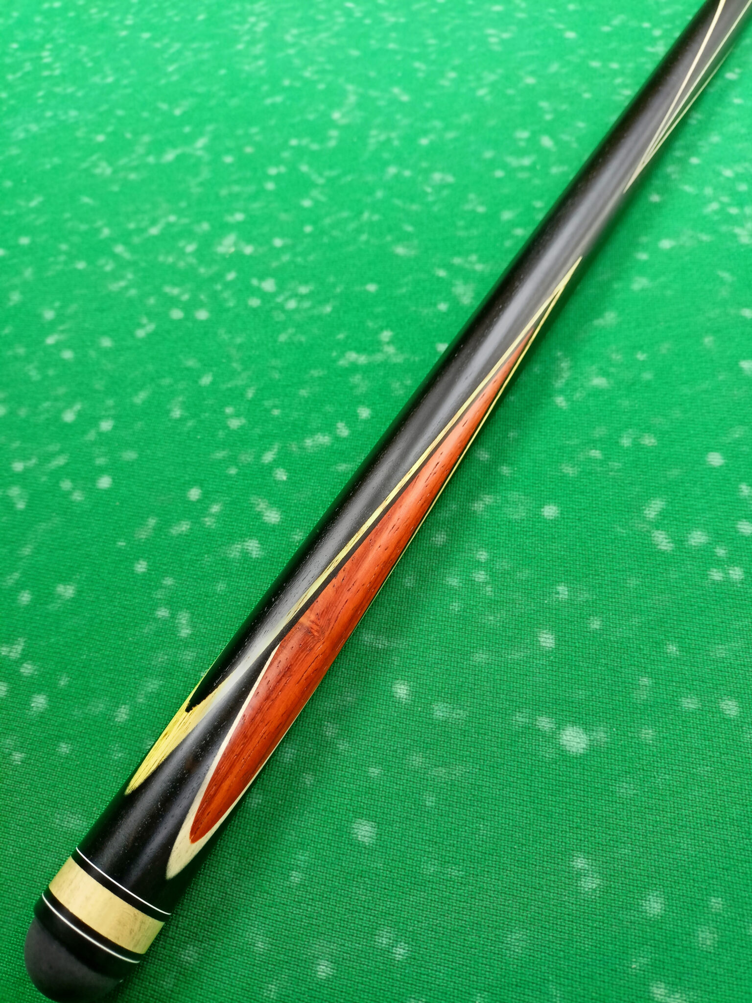 Billiard Cue Parrot (Black Hornbeam/Padauk/Lemon wood) | Amaze Cues