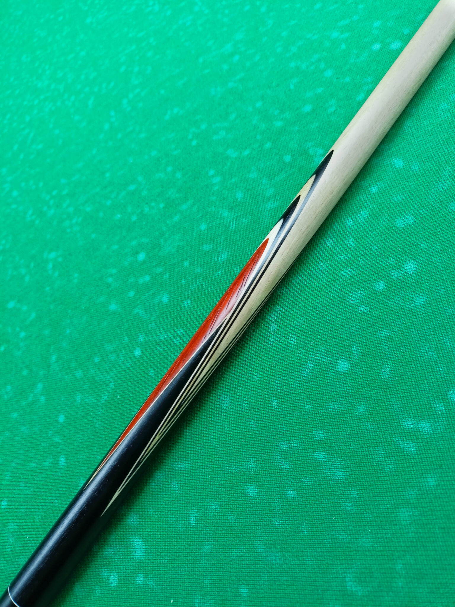 Billiard Cue Parrot (Black Hornbeam/Padauk/Lemon wood) | Amaze Cues